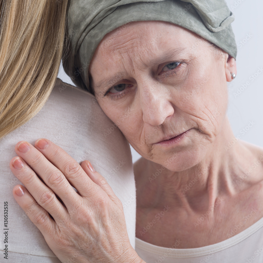 Sad cancer woman embracing girl foto de Stock | Adobe Stock