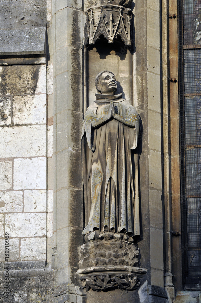 statue cathédrale de Chartres Photos | Adobe Stock