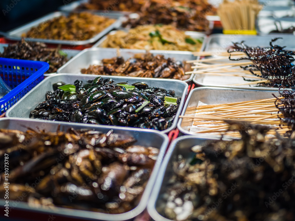 Foto de Fried insects on the streets of Khao San Road in Bangkok ...