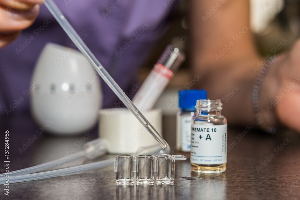 Foto de La prise de sang et l’analyse sanguine permettent d’étudier les ...