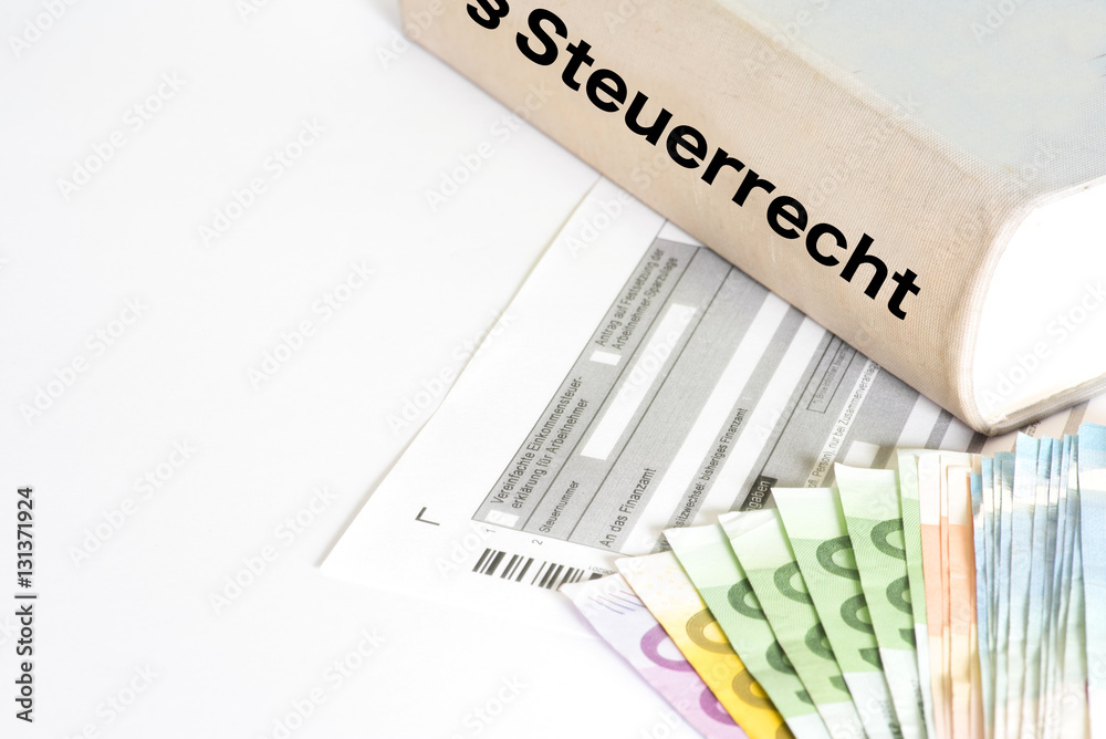 Ein Buch mit Steuerrecht, Geld und eine Steuererklärung Stock-Foto ...