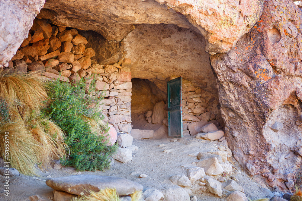 Cave cemetery chullpas with several mummies, Coqueza, Tunupa volcano ...