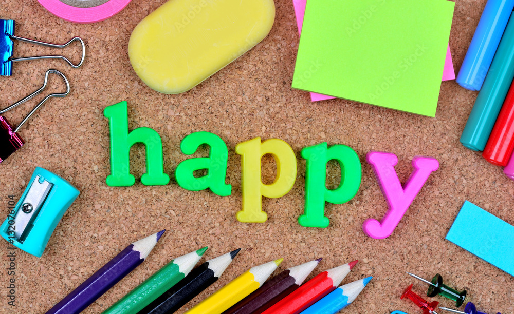 Happy word on cork foto de Stock | Adobe Stock