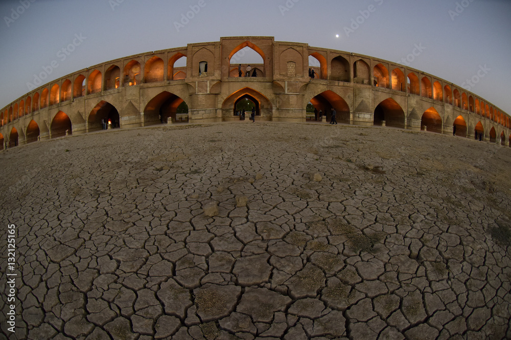 Siosepol Bridge - Facts and History of 33 Bridge in Isfahan, Iran ...
