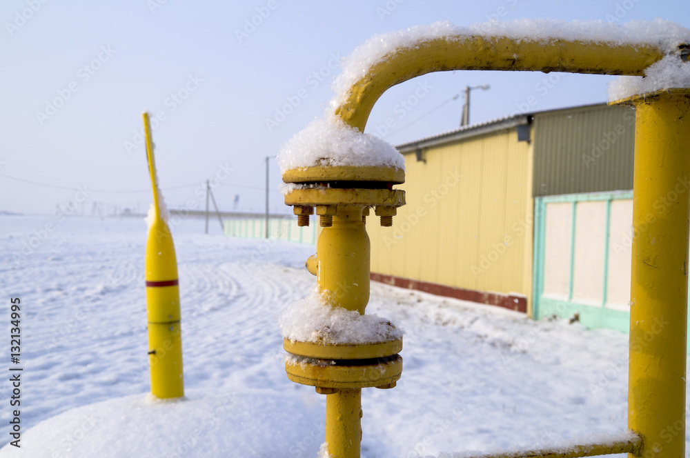 шаровый кран на газопроводе под слоем снега в морозный день Photos ...