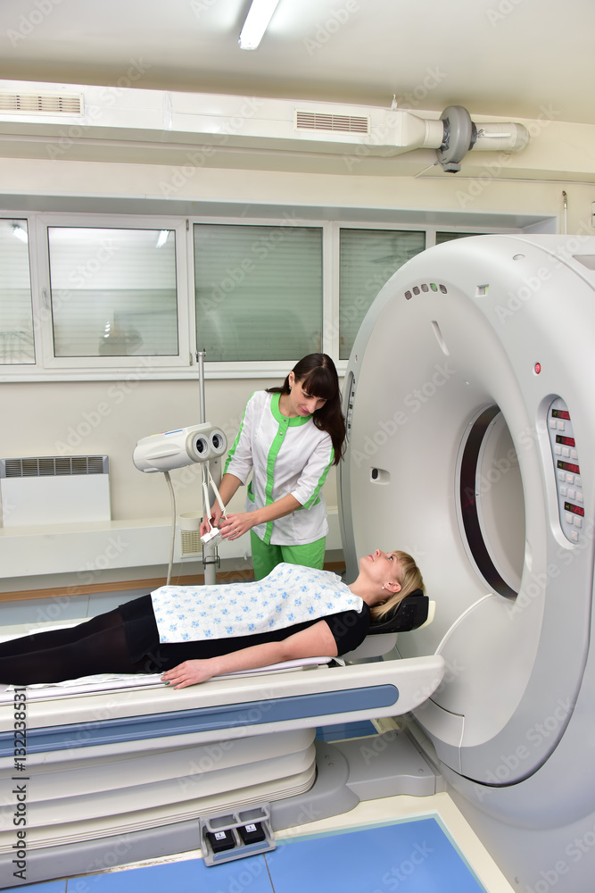 Tomograph/The doctor gives the last instructions to the patient before ...
