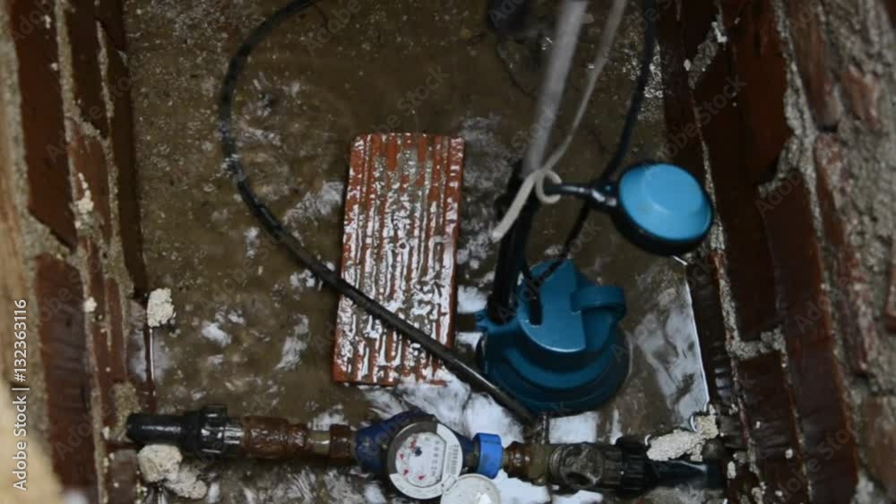 Portable deep sump pump for remove water from a sump pit, swimming pool ...