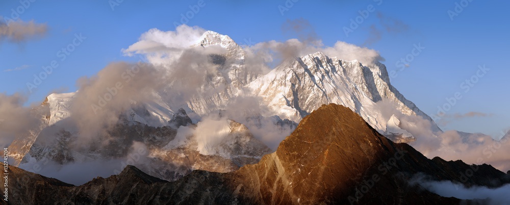 Evening panoramic view of mount Everest and Lhotse Stock-Foto | Adobe Stock