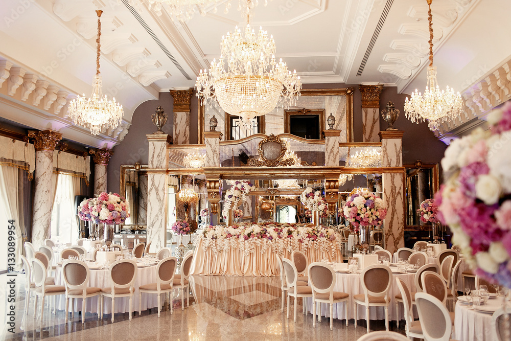 Luxurious dinner hall arranged for rich wedding party Stock Photo ...