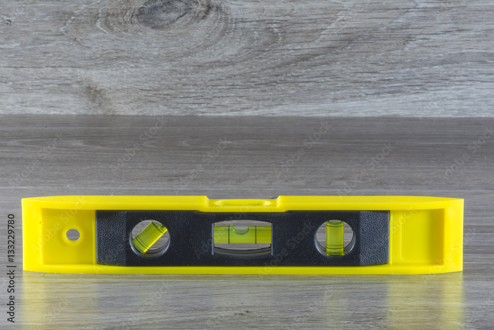 Nivel de burbujas con tres burbujas para diferentes angulos Stock Photo ...