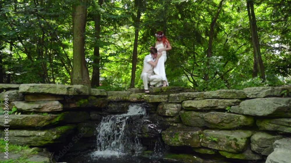 Husband listening wife belly. Man listen woman pregnant belly ...