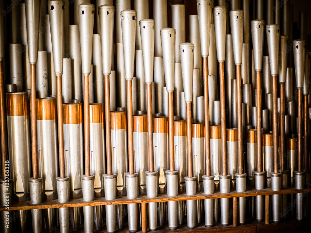 Die Orgelpfeifen Stock-Foto | Adobe Stock