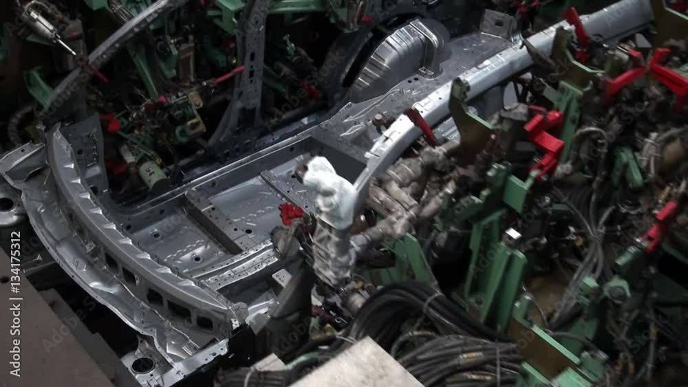 Stockvideo Car factory. Robotic arm machine welding and joining pieces ...