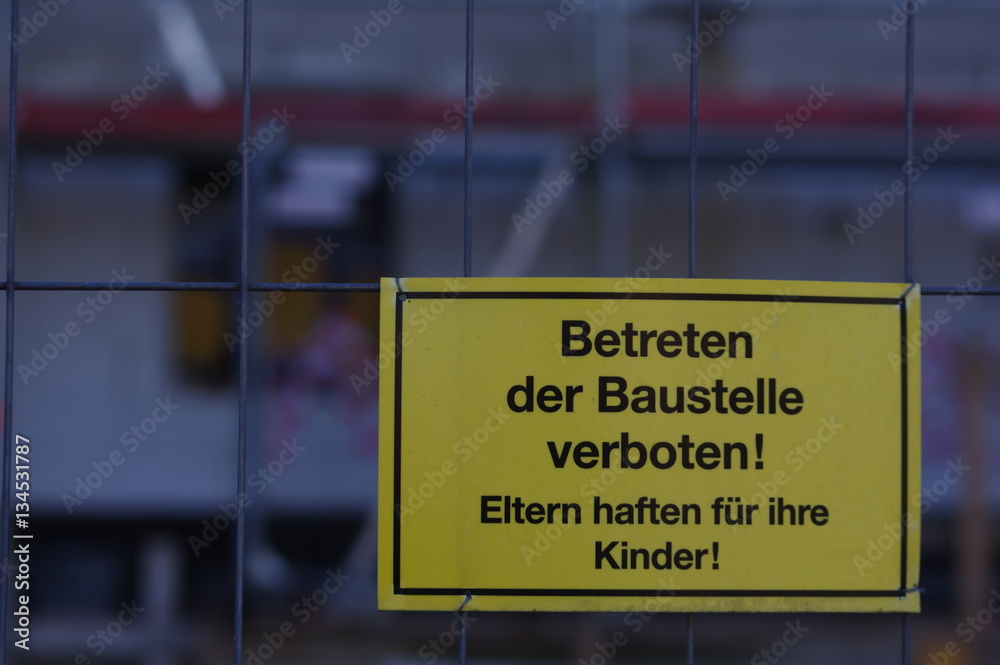 Schild betreten verboten Stock Photo | Adobe Stock