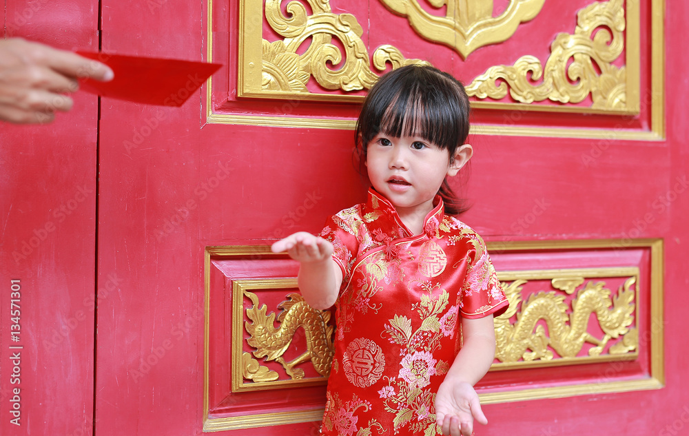 Woman hand giving red packet monetary gift for Cute little girl at ...