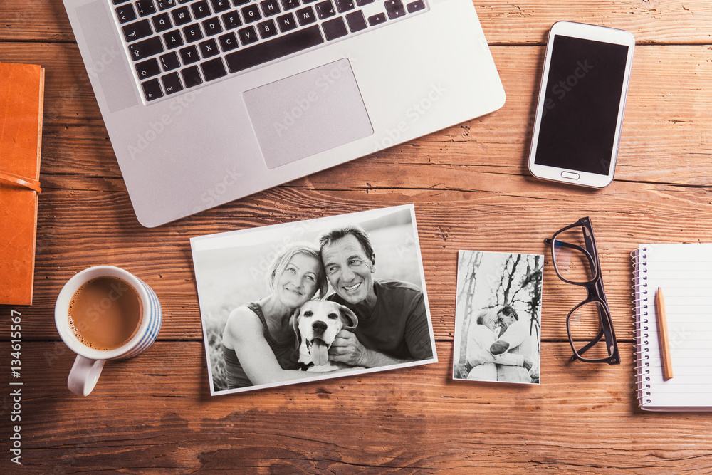 Office desk. Objects and black-and-white photos of senior couple Stock ...