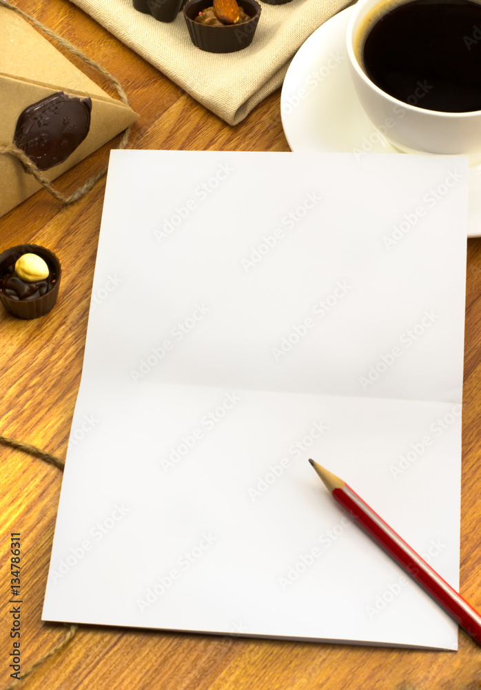 blank page and pencil to write messages on the desktop. Envelope foto ...