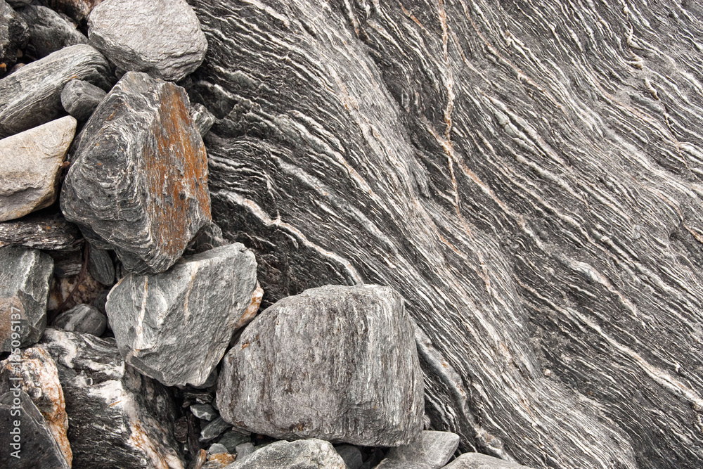 Quartz layered rock background with iron ore crystals Stock Photo ...