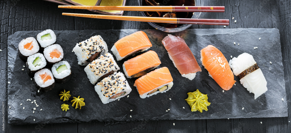 Sushi Verschiedene sorten Stock-Foto | Adobe Stock