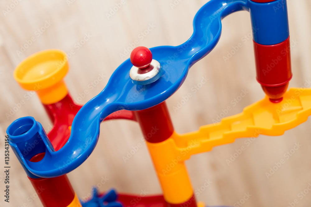 Murmelbahn / bunte Murmelbahn zum zusammen stecken und bauen Stock ...