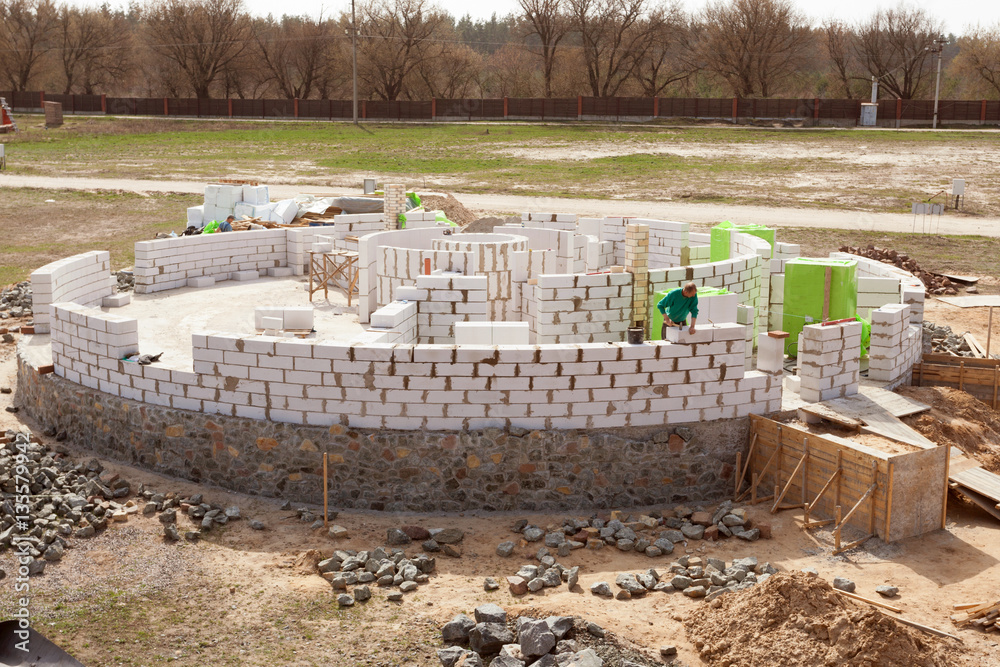 Constraction workers building a roundhouse with aerated autoclaved ...