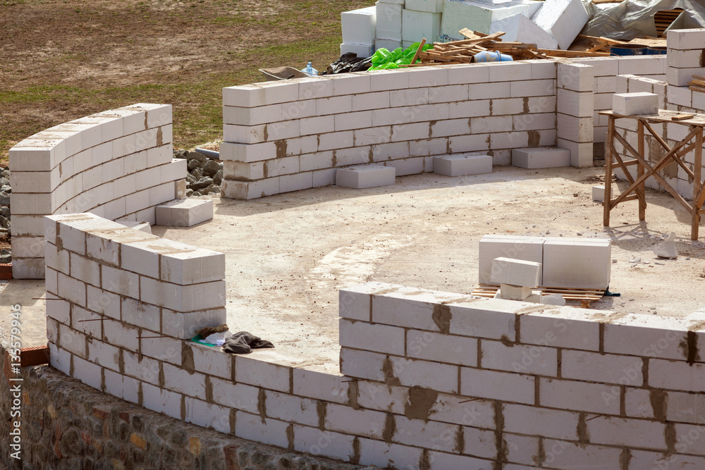 Constraction workers building a roundhouse with aerated autoclaved ...