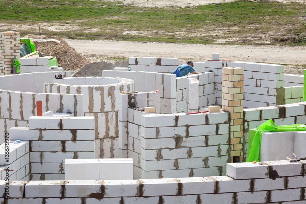 Constraction workers building a roundhouse with aerated autoclaved ...