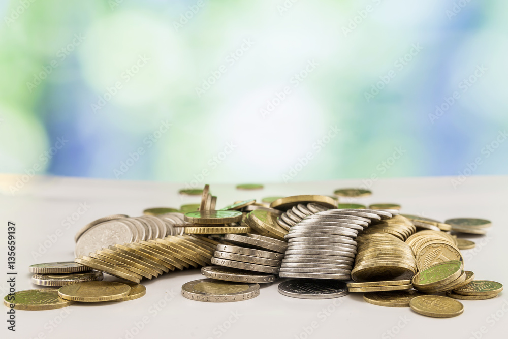 Growing coins stacks with green and blue sparkling bokeh backgro Stock ...