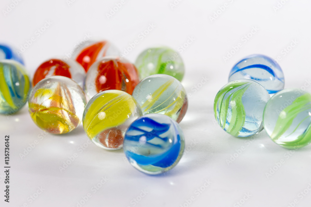 Murmeln / viele Murmeln aus Glas Stock-Foto | Adobe Stock