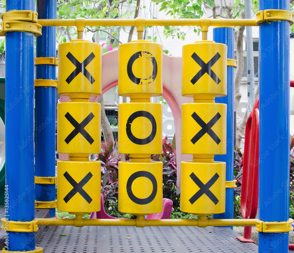 Poster Tic-tac-toe panel in a park. Vintage effect. – Wall Art | UkPosters