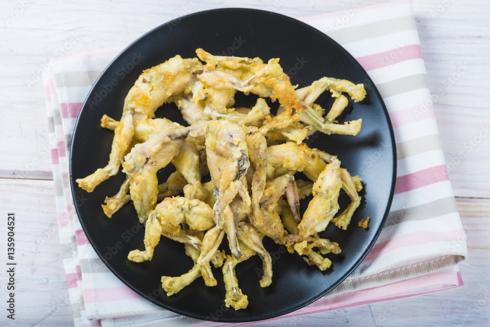 Foto de Ancas de rana rebozadas y fritas, comida ideal para el ...