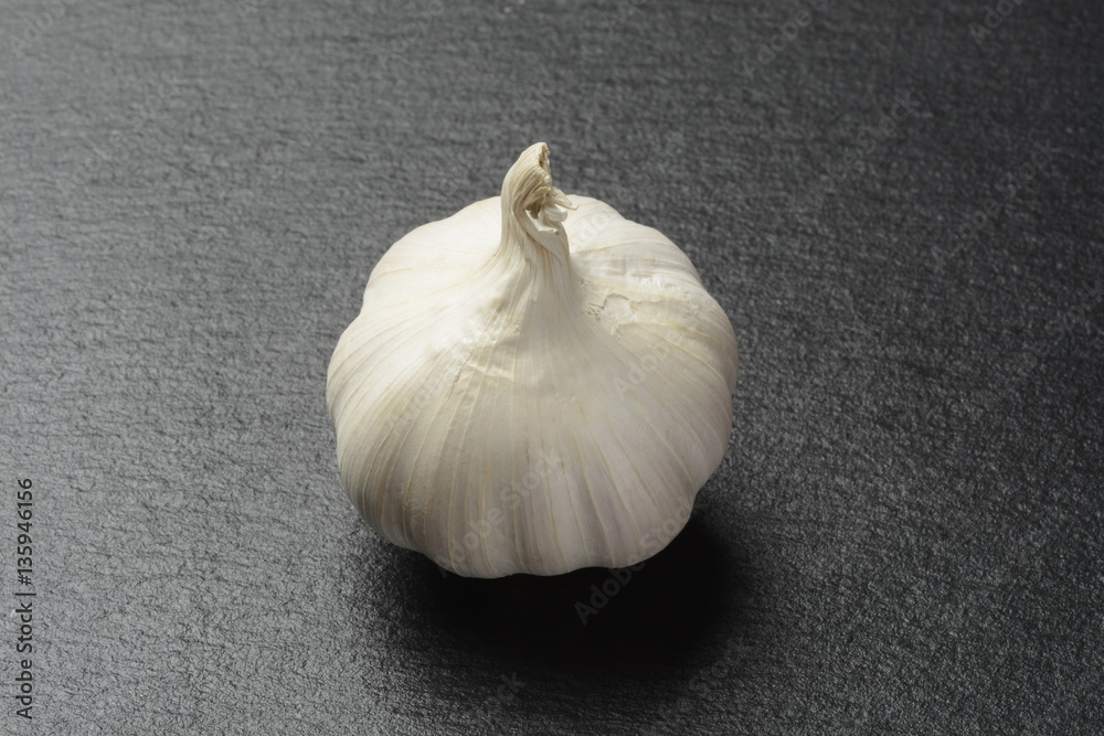 Ajos, dientes o partes de un ajo Stock Photo | Adobe Stock