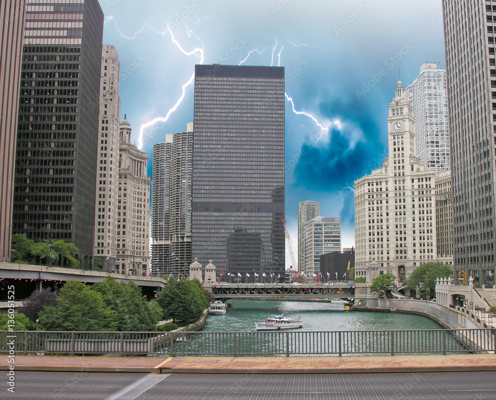 Storm approaching Chicago, Illinois Stock-Foto | Adobe Stock