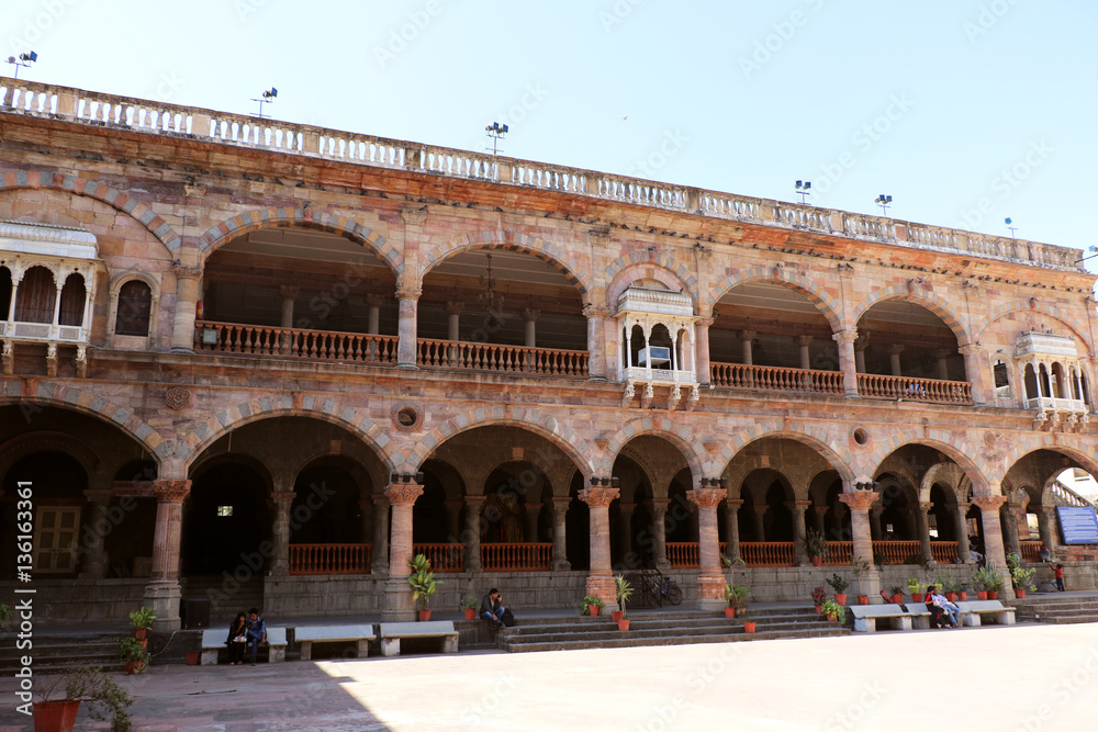 Foto de Rajwada is a historical palace in Indore city. Historic ...