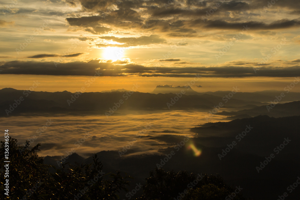 Sea Of Mist With Doi Luang Chiang Dao, View Form Doi Dam in Wiang haeng ...