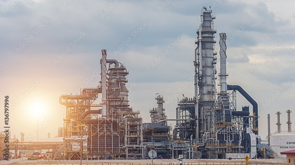 Oil and gas refinery, offshore Stock-Foto | Adobe Stock
