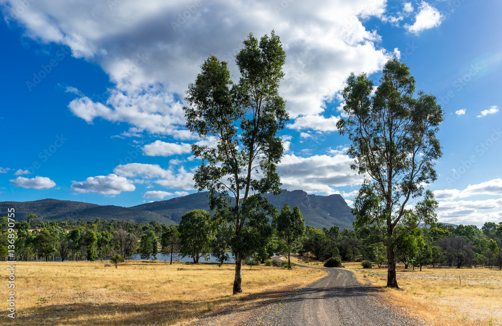 Australian Country Road. Idyllic scene at Grampians National Park ...