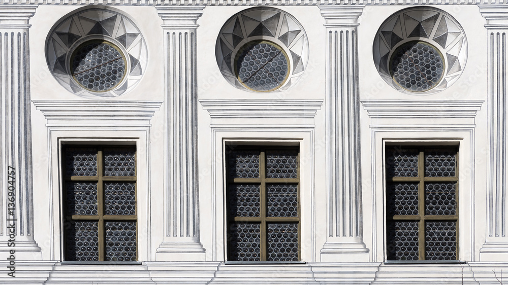 Foto de Three lattice windows with crown glass and round skylights ...