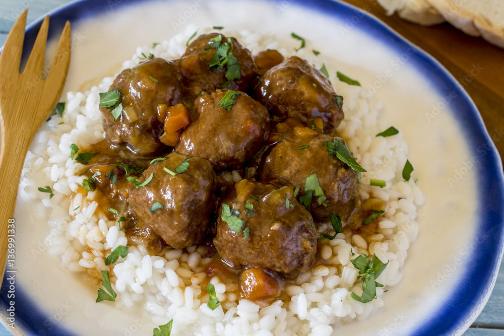 Meatballs with rice and vegetable and tomato sauce foto de Stock ...
