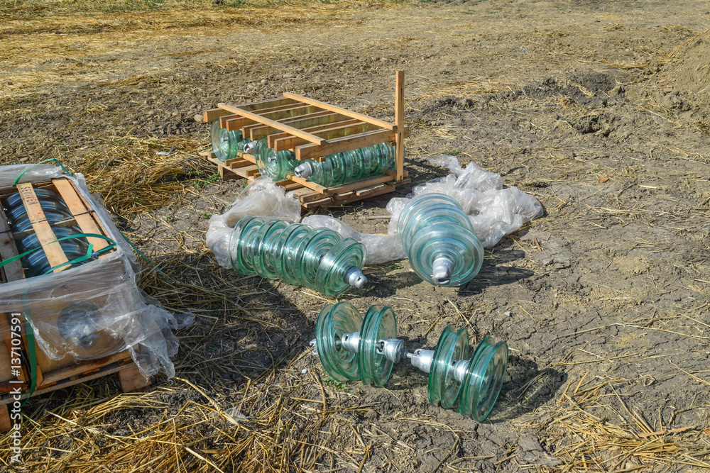 Foto de High-voltage insulators of glass insulators. Installation of ...