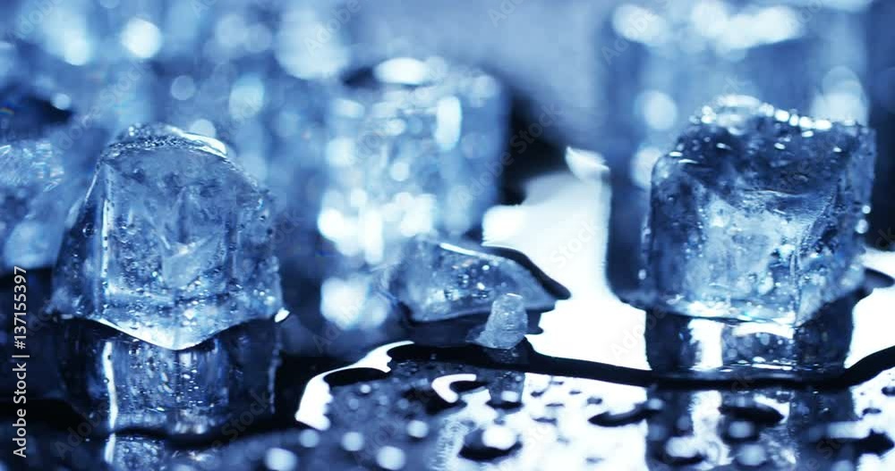 Vidéo Stock Macro shot of pure water ice cubes that melt in slow motion ...