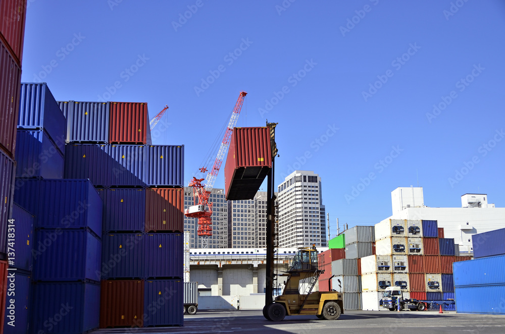 Toplifter handling cargo container loading to container trailer in ...