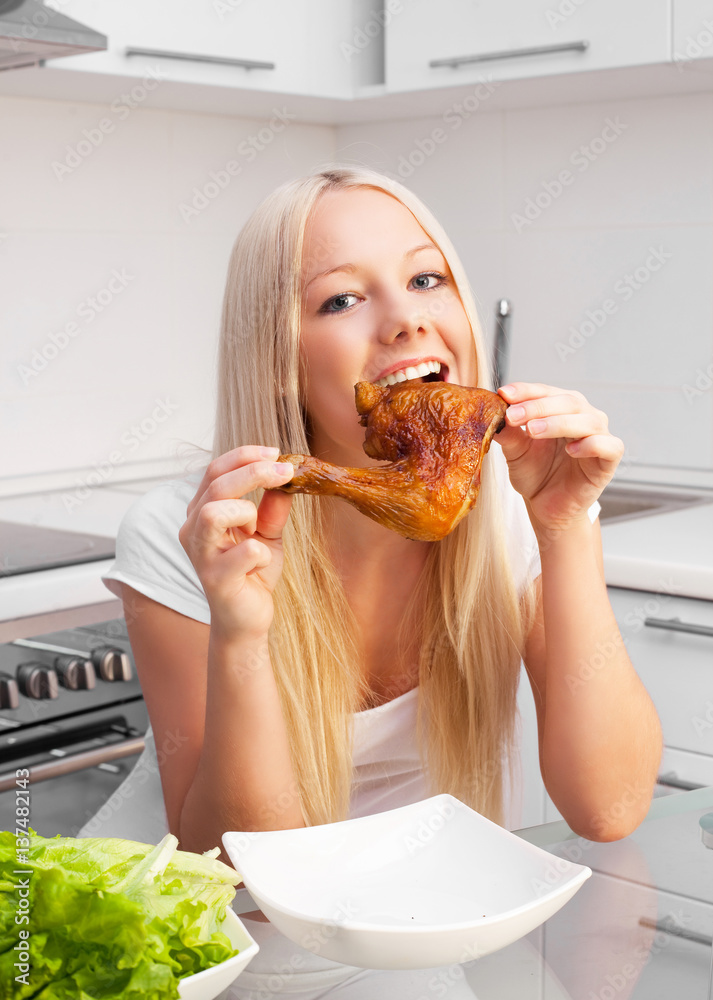 woman eating chicken Stock-Foto | Adobe Stock