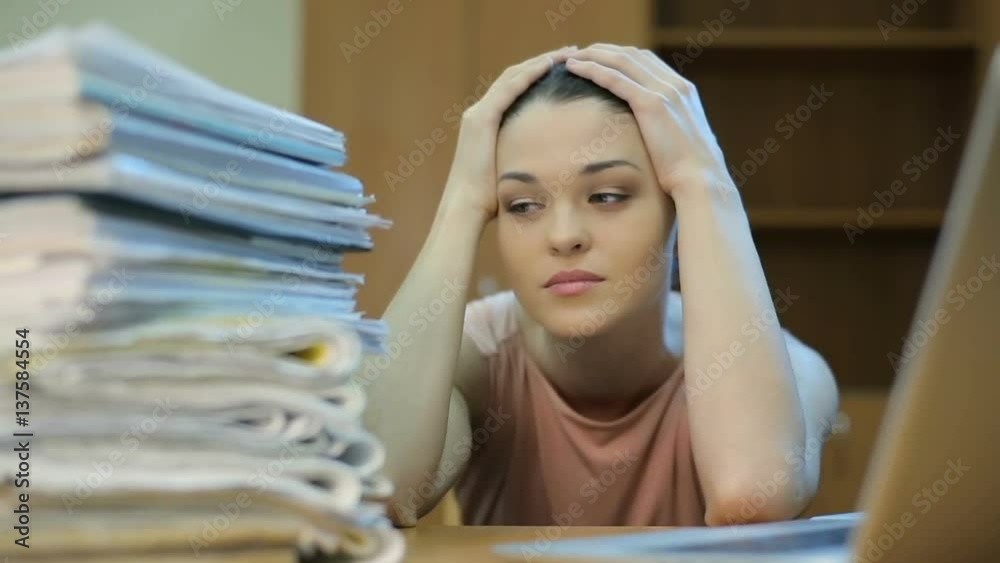 Overwhelmed office worker Stock ビデオ | Adobe Stock