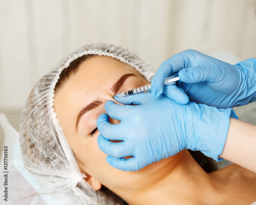 Injections under the skin. Prick into the skin folds on the nose ...