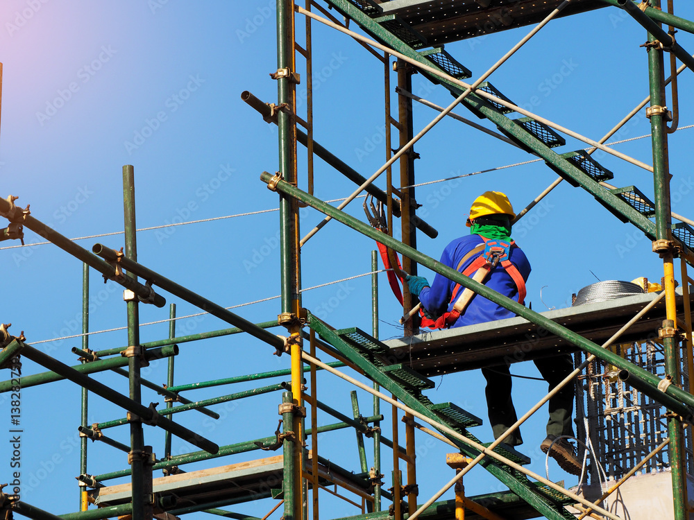 Construction workers working on scaffolding, Man Working on the Working ...