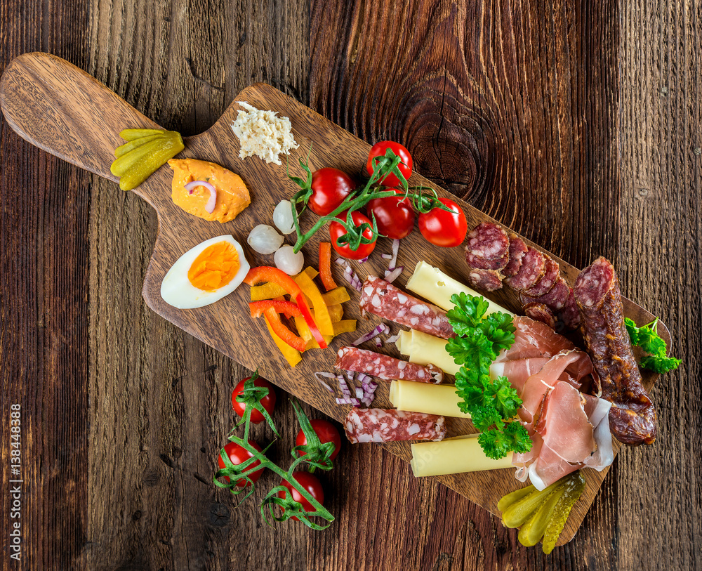 Brettljausn - Wurst und Käse Platte - Jause Stock-Foto | Adobe Stock