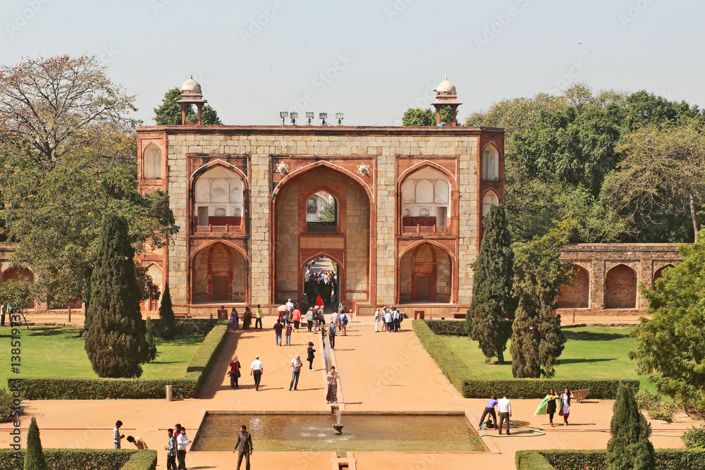 Main entrance of the Mughal Emperor Humayun's tomb. The tomb was ...