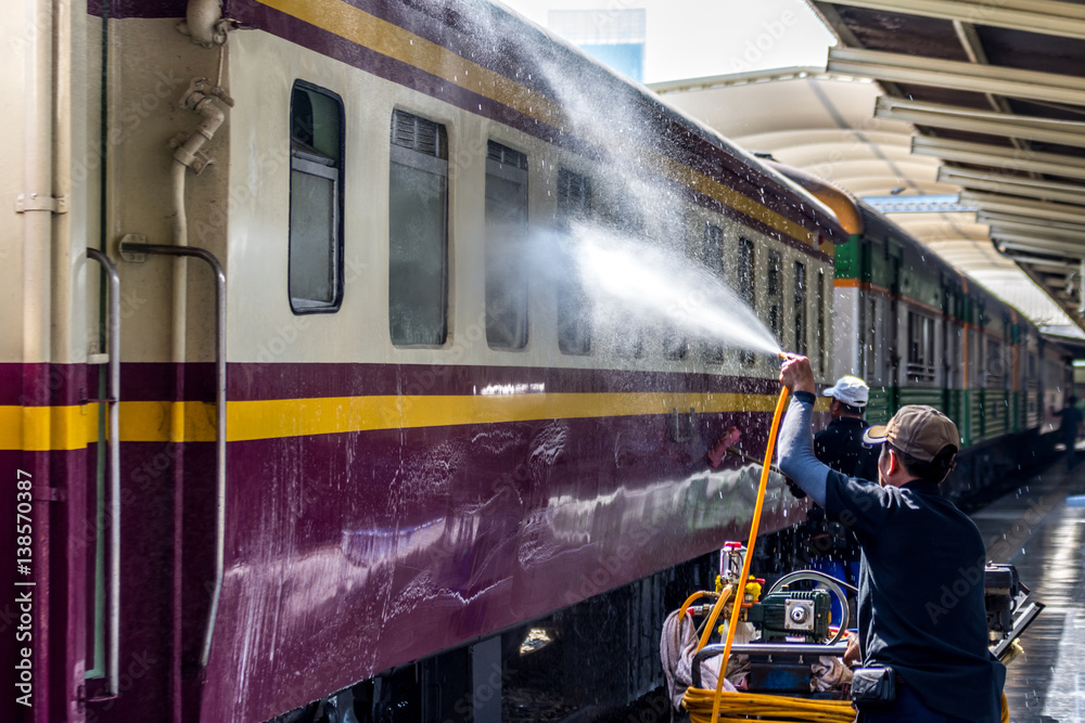 Thai railway train get a washing for clean Stock-Foto | Adobe Stock