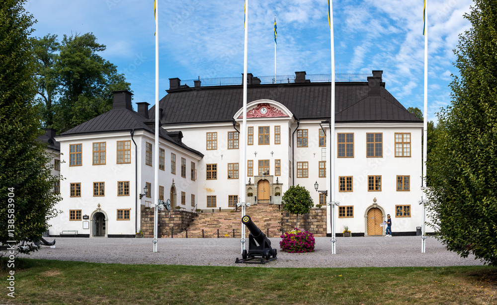 Det ståtliga Karbergs slott i Solan som inrymmer Milärhögskolan ...